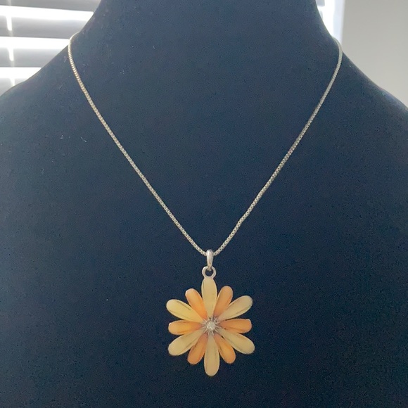 Accessories | Daisy Style Flower Orange Stones In Centernecklessflower ...